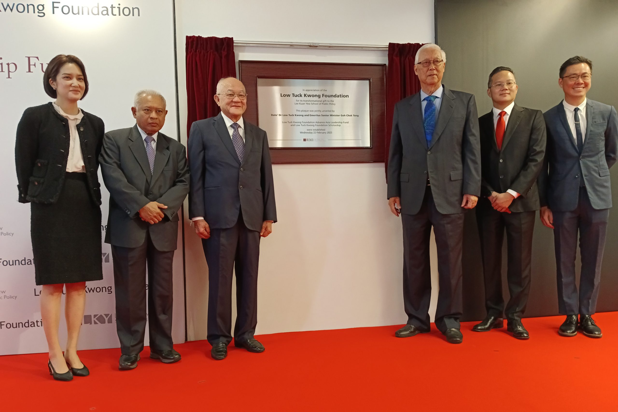 Upacara Penyerahan Donasi Low Tuck Kwong Foundation Advance Leadership ...